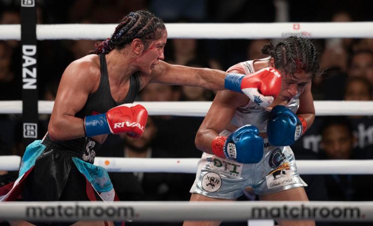 Las boxeadoras luchan dentro y fuera del cuadrilátero – A Cuentagotas