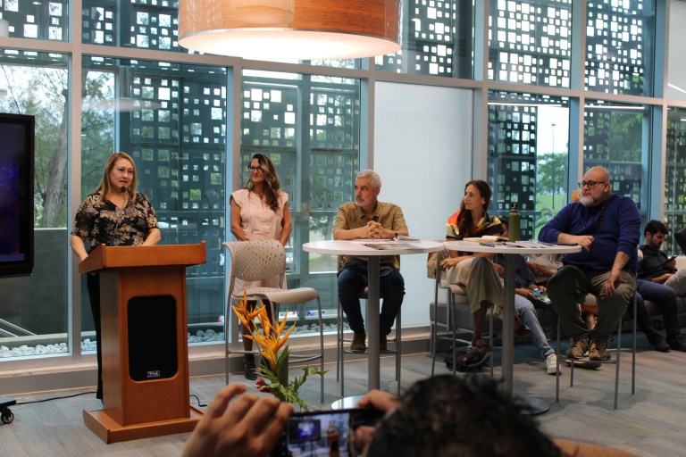 Presentan el libro “Ciertos Relatos Eco-Ilógicos: Una encrucijada ...